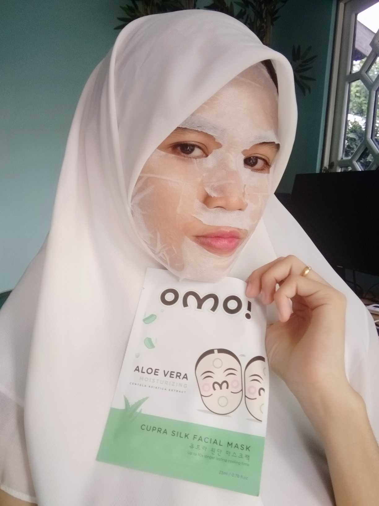 Omo Cupra Silk Facial Mask, Sheet Mask Kekinian yang Bikin Emak Nagih ...