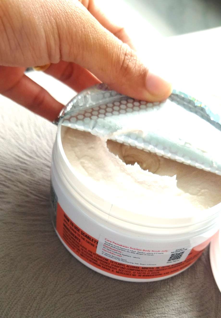 Kesan Pasutri Tentang Jolly Brightening Shower Scrub Plus Body Scrub ...